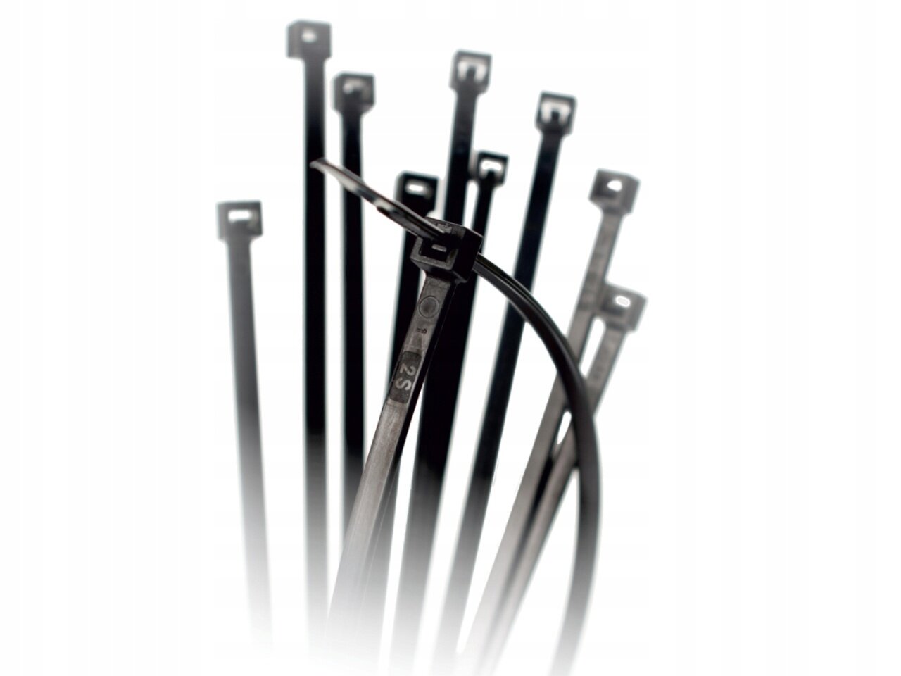 Аксессуары Generic Стяжка нейлоновая неоткрывающаяся CV-100BK, 100мм (10шт)