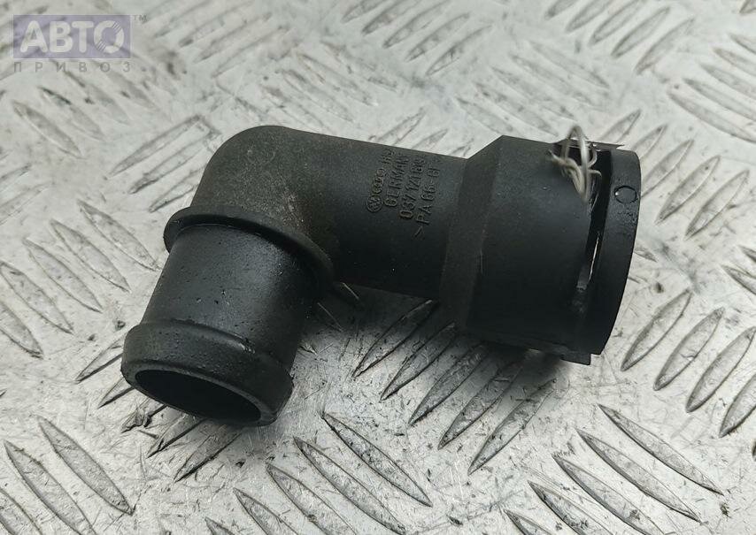 Фланец (тройник) системы охлаждения Volkswagen Passat B4