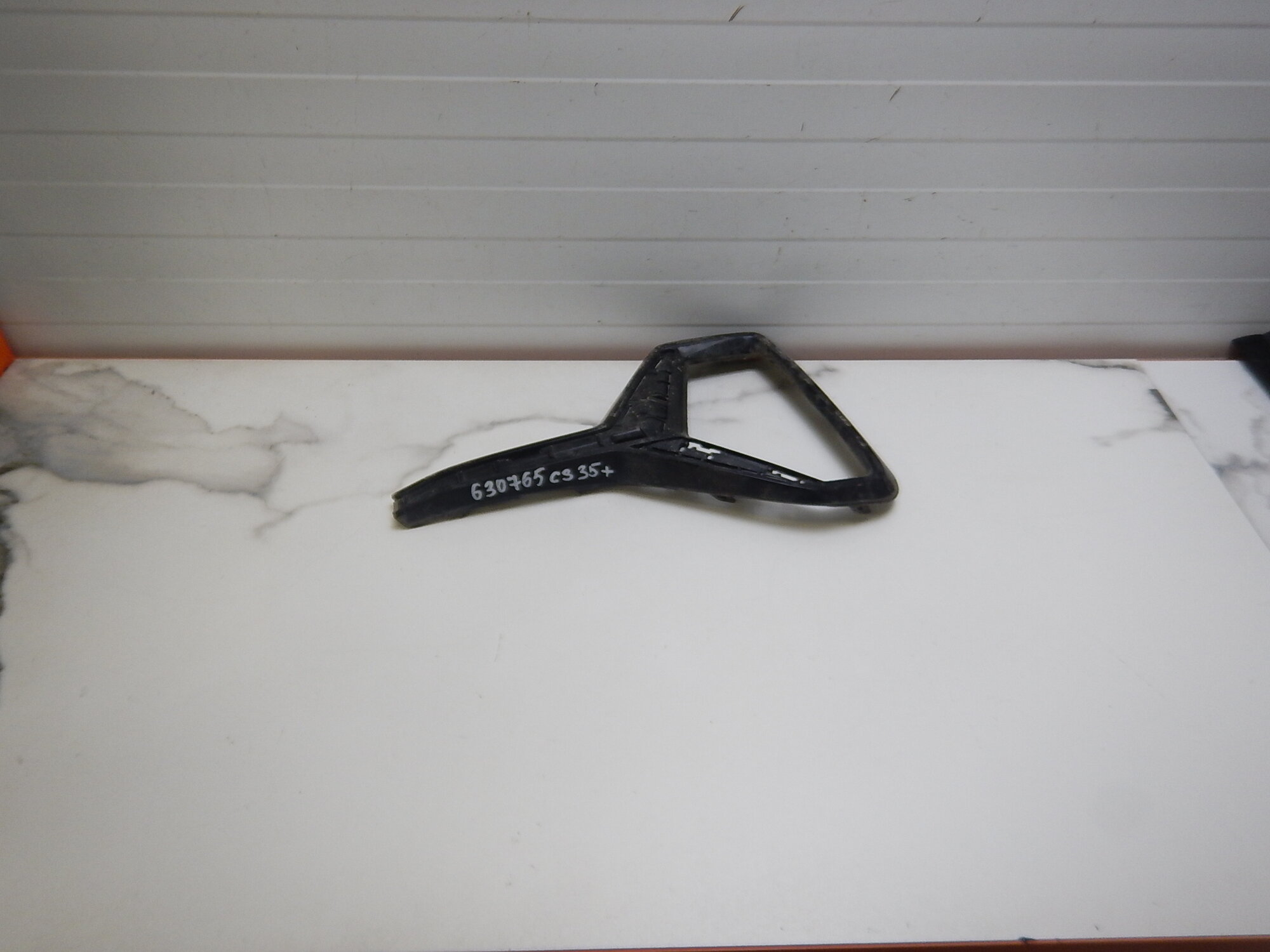 Б/У Рамка противотуманной фары левой, Changan (Чанган)-CS35 PLUS (18-) CHANGAN CS35 PLUS (18-) Царапины.обломано креплен...