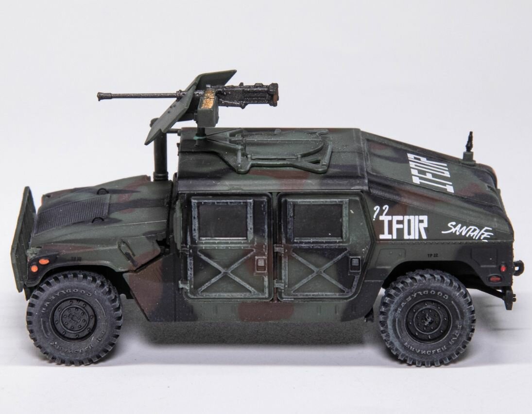 Модель бронемашины M1025 HMMWV Хаммер, 1:72, T-MODEL, миссия IFOR в Боснии (2000 г.), готовая, из ПВХ