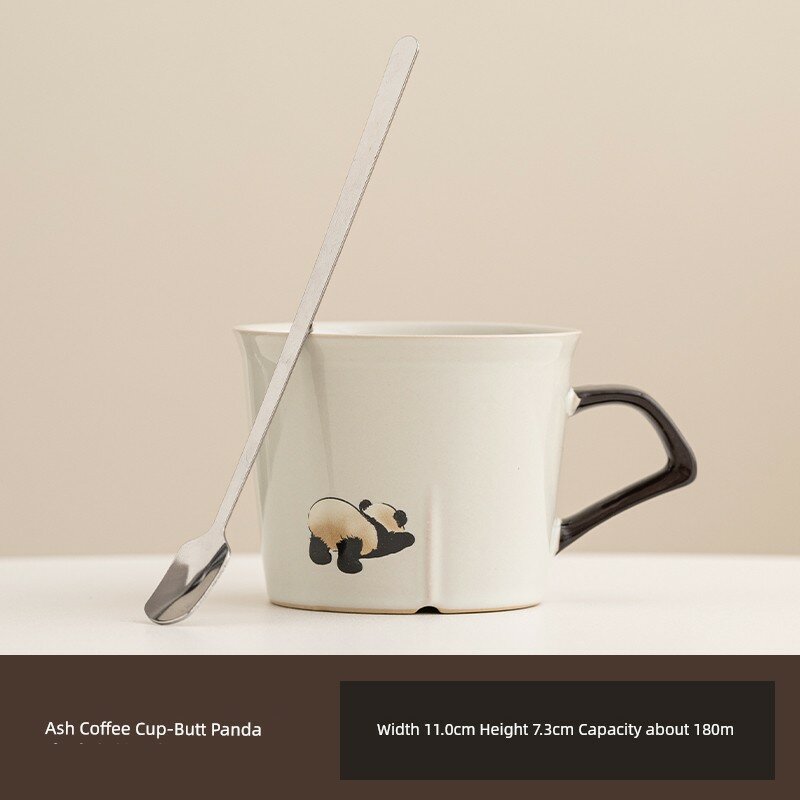 Фарфоровая кружка с игривым дизайном «Панда задорная» и ложкой, в комплекте с подстаканником для неформального чая