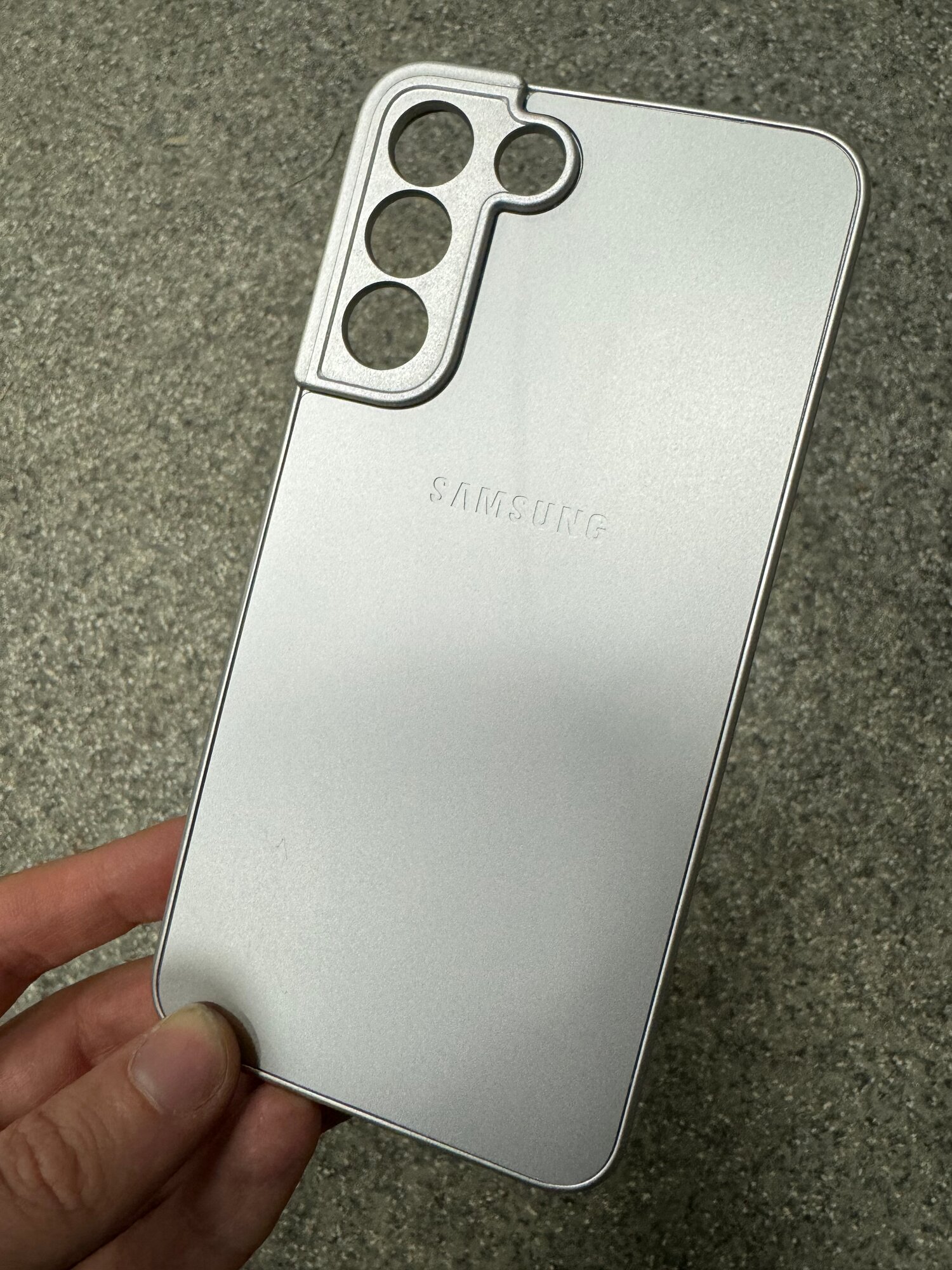 Чехол панель накладка бампер MyPads Log на Samsung Galaxy S21 (SM-G991) пластиковая крышка c защитой камеры и логотипом матовый серебристый MyPads