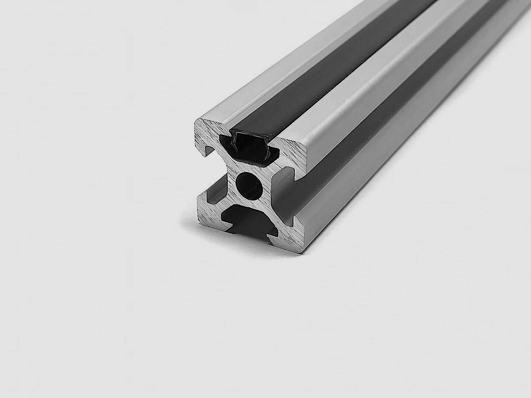 Заглушка для паза 6 мм, (черная), Z15 / 4 шт по 1 метру / соберизавод