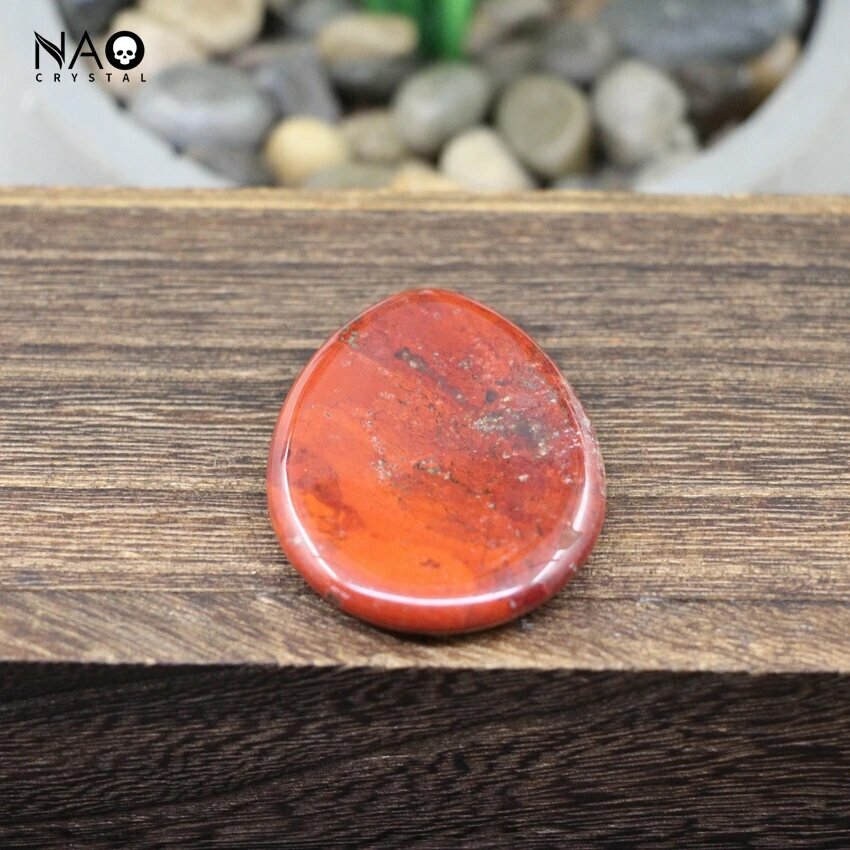 Кварцевый массажный камень в виде капли 35x45 мм Red Jasper