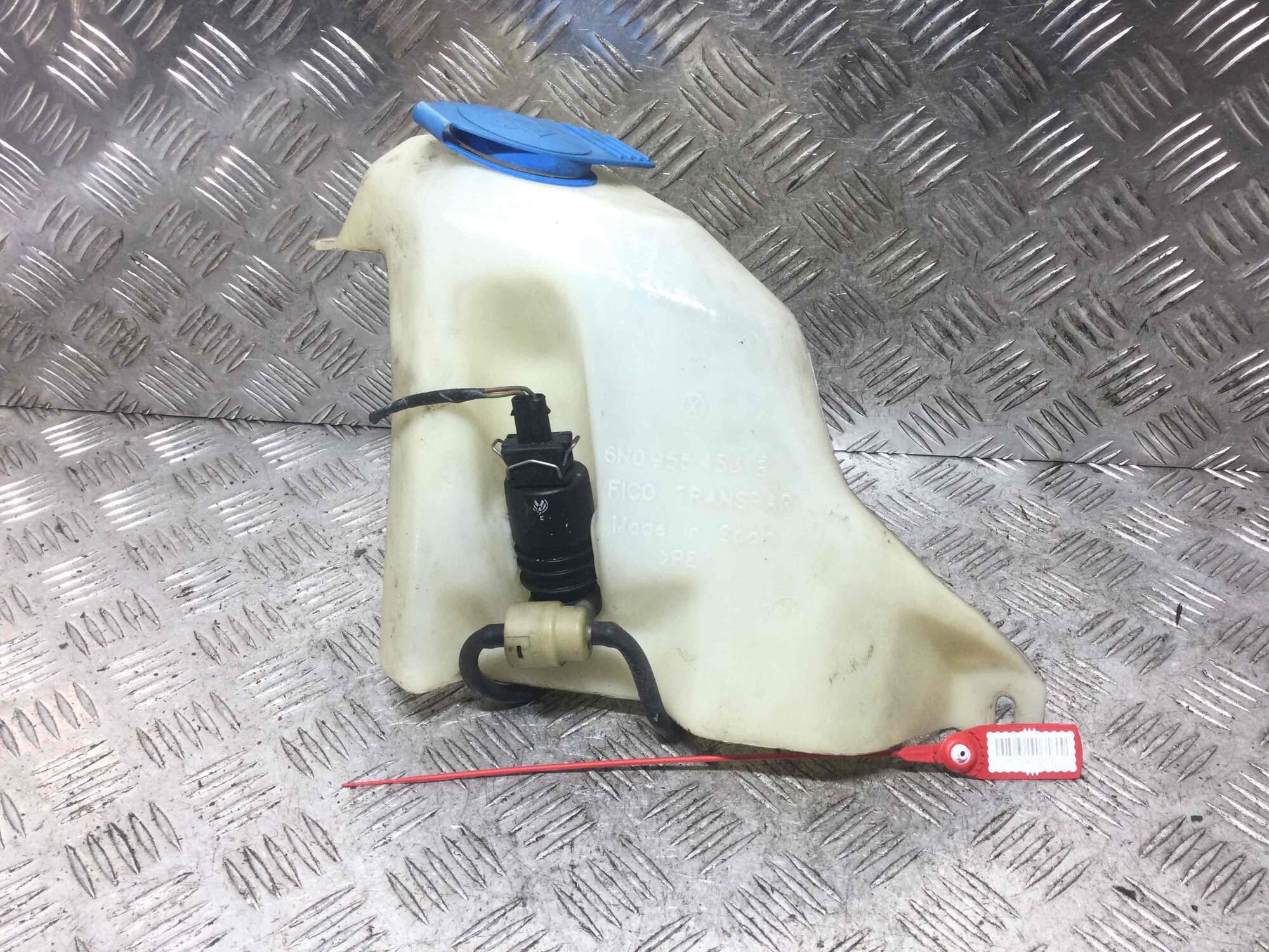 Б/У Бачок омывателя Volkswagen Polo 3 поколение (1994-2001) 1999 г.