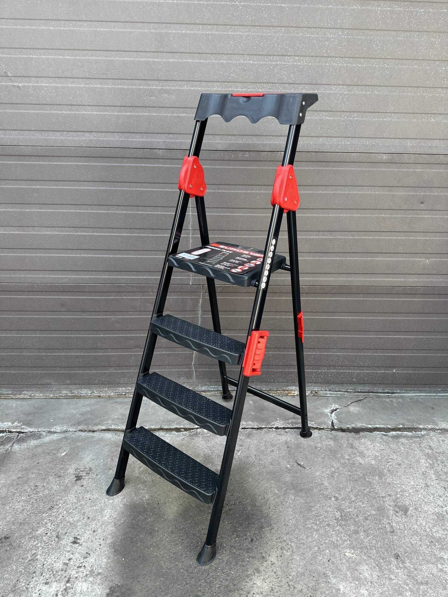 Стальная стремянка Cakmak Mensa plus 3+1 с широкими ступенями (высота площадки 90см, рабочая высота 290см) Турция