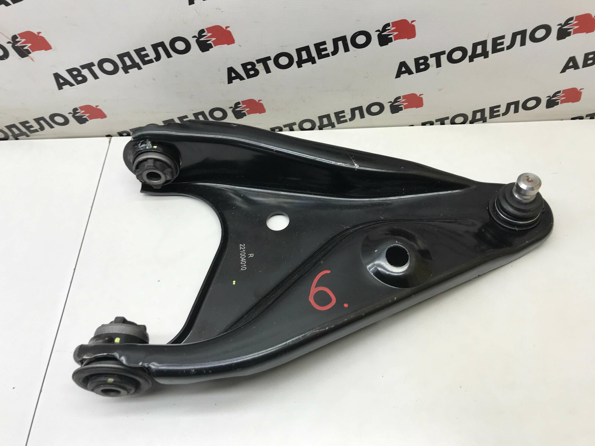 Рычаг подвески передний правый Renault Logan