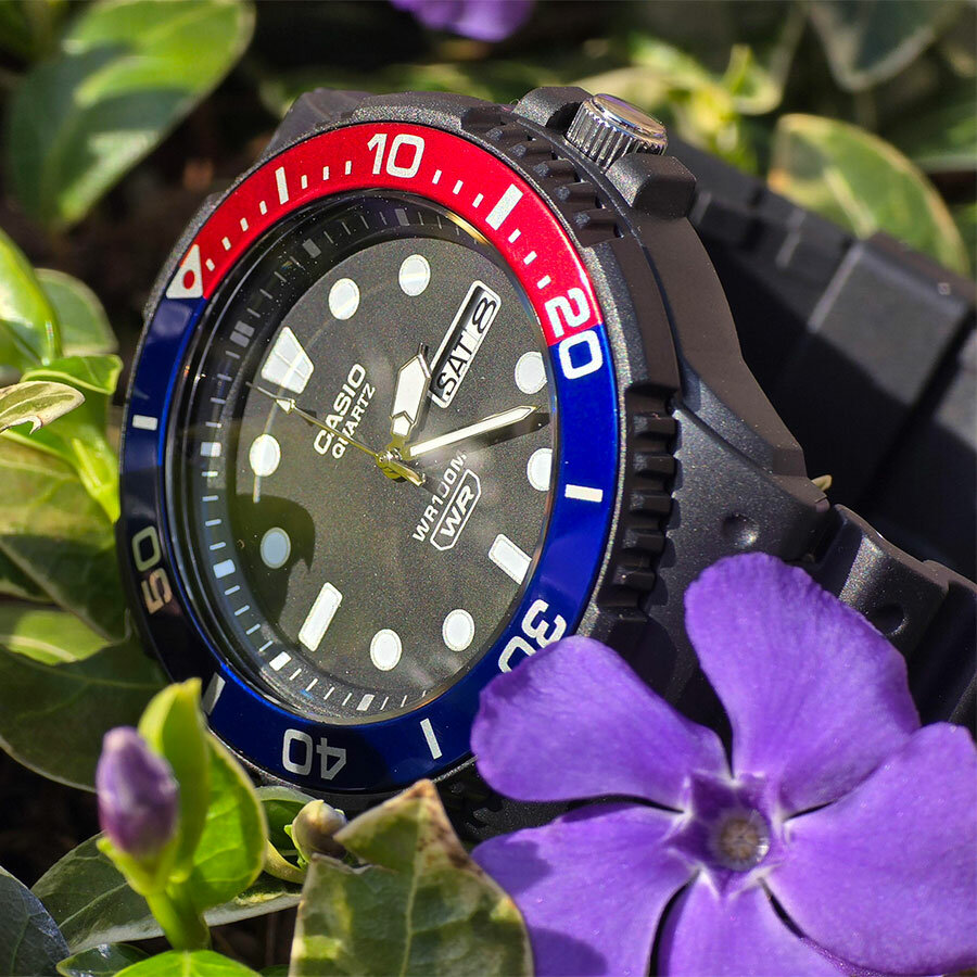 Наручные часы CASIO Collection, красный, синий, черный — фото 1