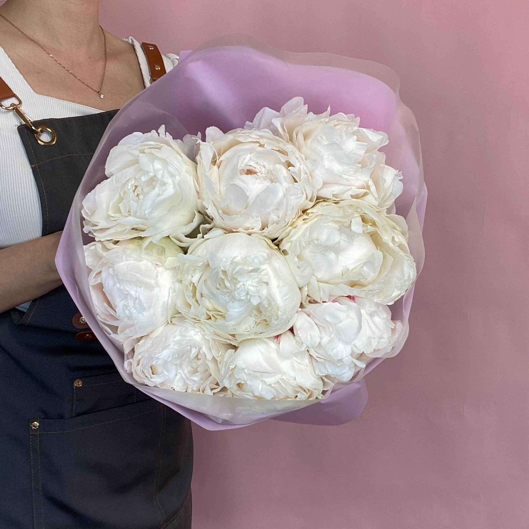 Белые пионы