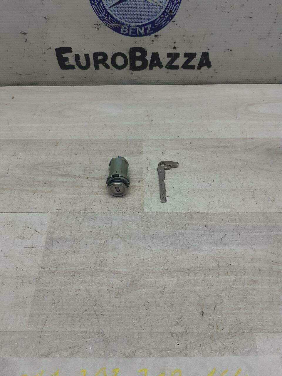Личинка с ключом Mercedes A2037602377