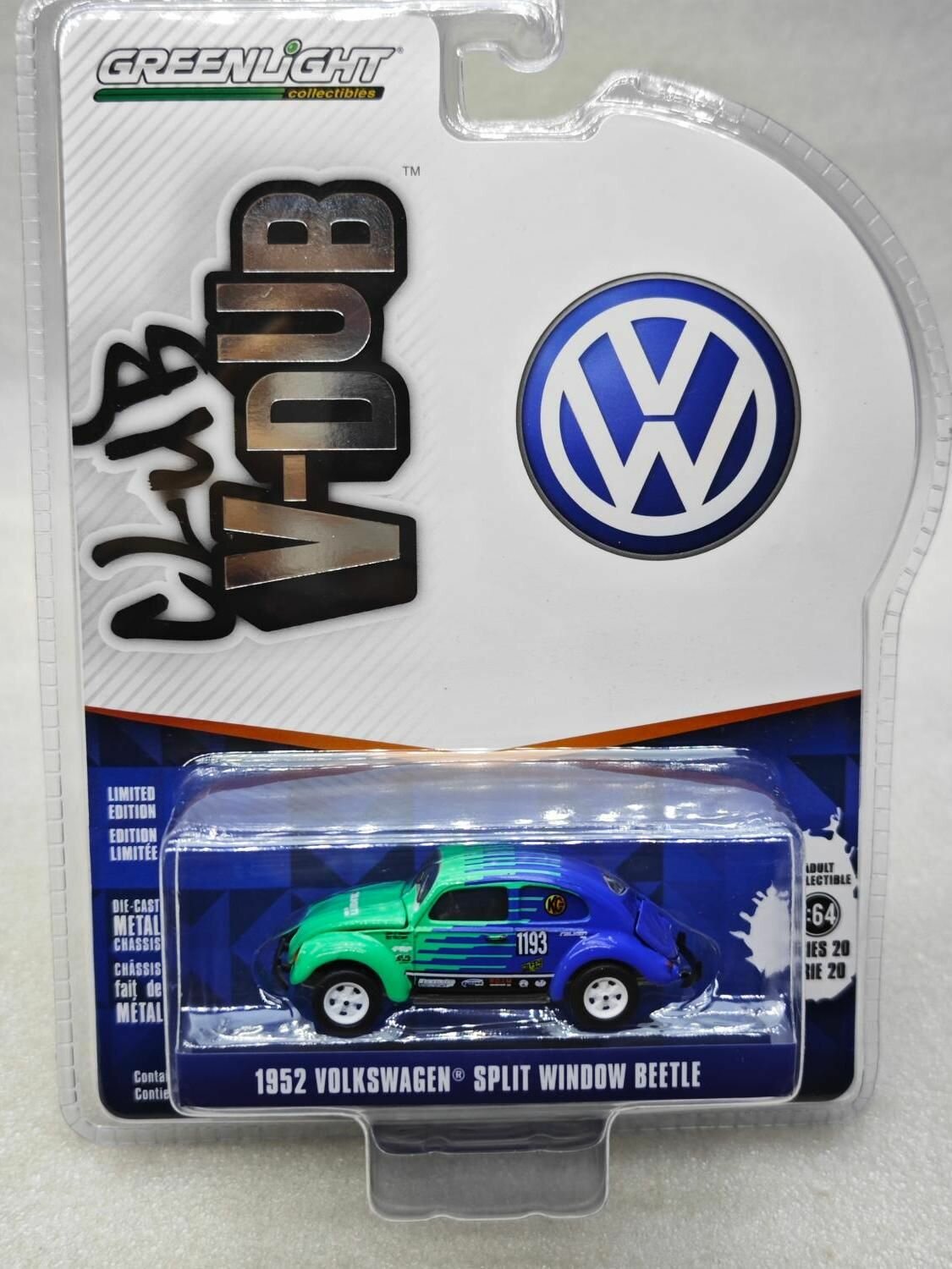 Машинка GreenLight 1/64 Vee Dub 20-1952 Volkswagen Beetle -Falken tire 36110-A Blue and green Die-cast Alloy Car Model Collection Toy Gift