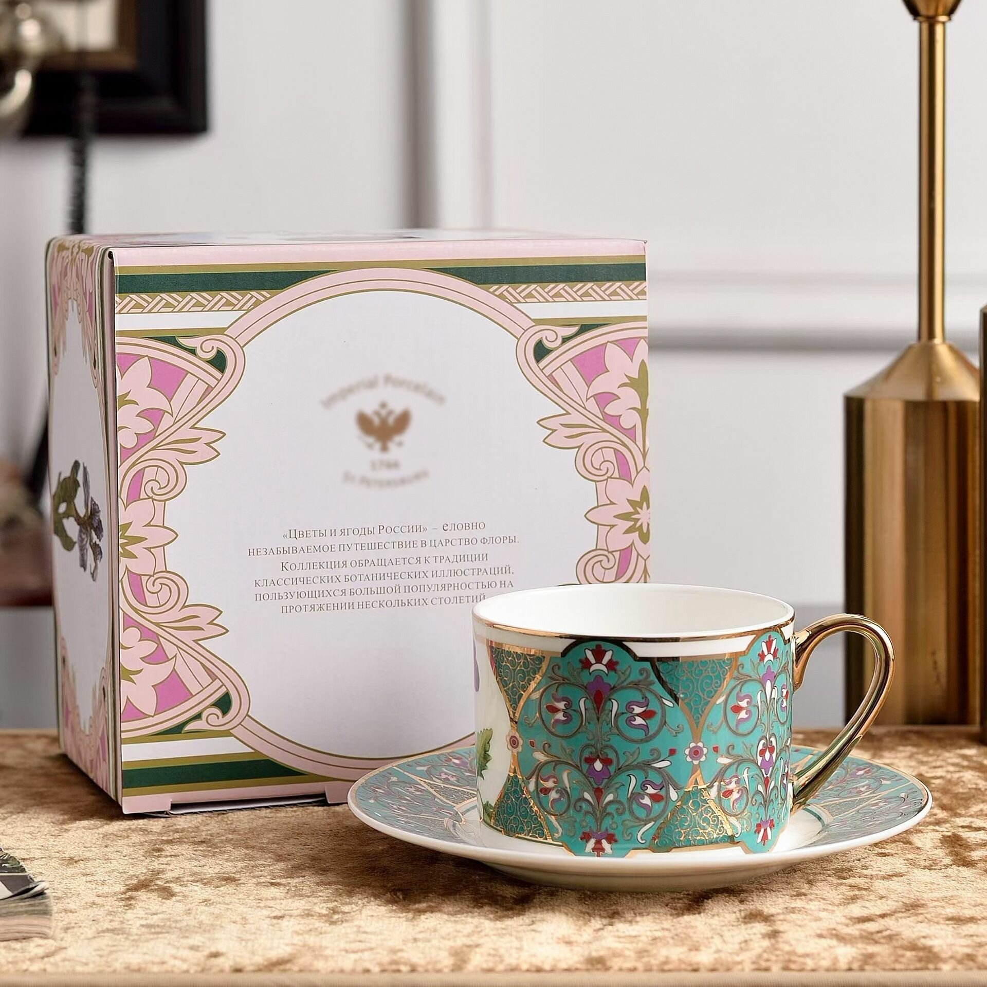 Тарелка, кружка, кружка. Чайная пара, Чашка с блюдцем. Форма "Идиллия", рисунок "Сад Алисы". Костяной фарфор