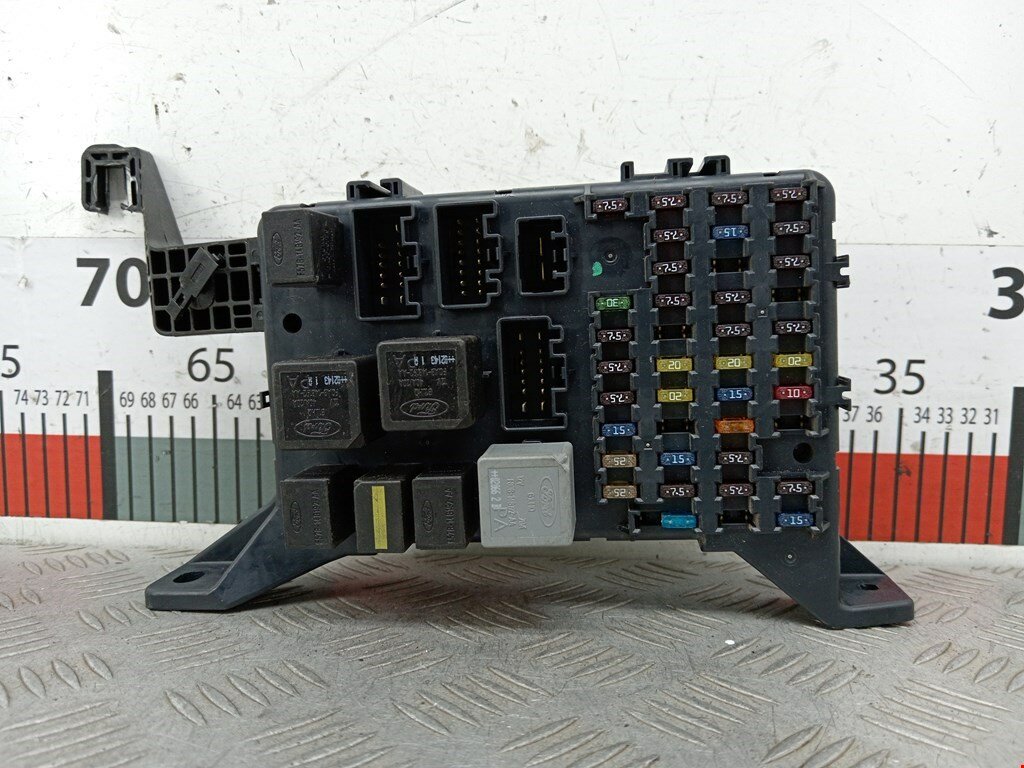 Блок предохранителей Ford Mondeo 3 1121718 арт. 2225394