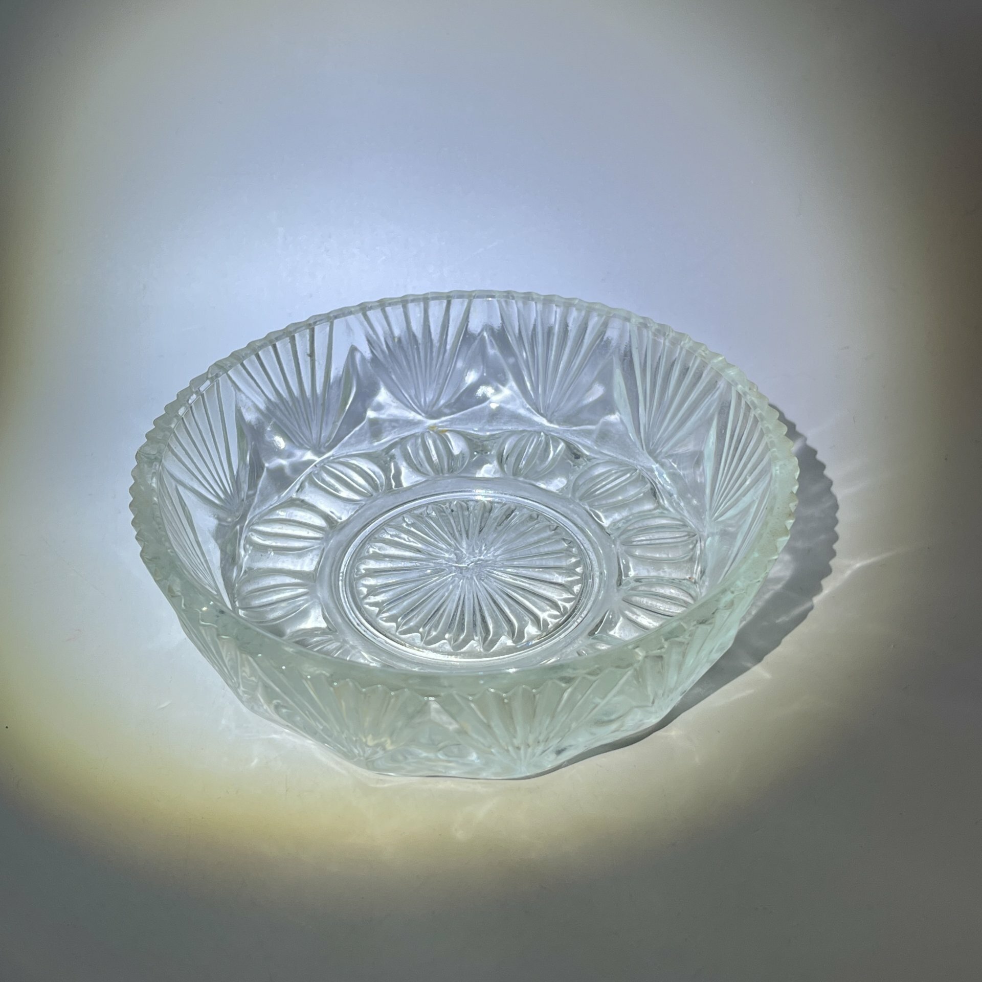 Конфетница с резным геометрическим декором, хрусталь, алмазная грань, СССР