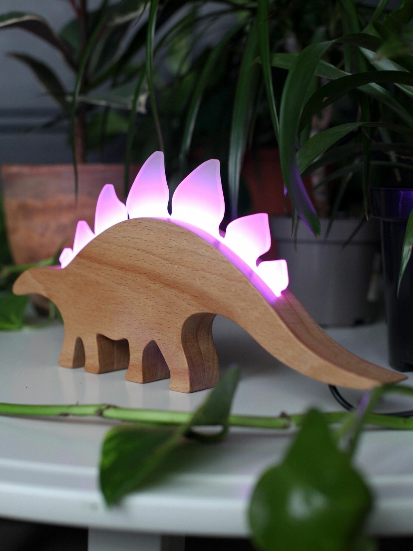 Дизайнерский светильник ночник из цельного дерева Динозаврик