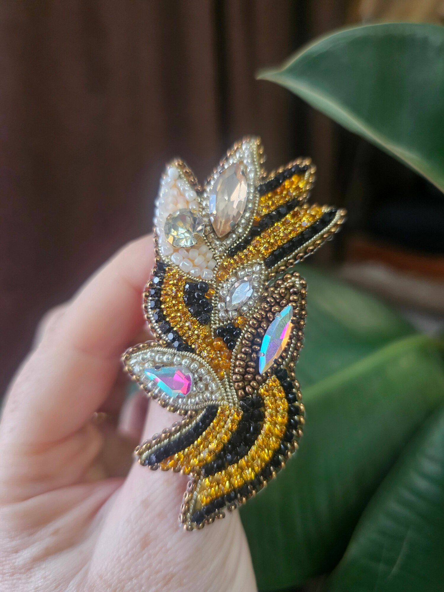 Брошь, стразы