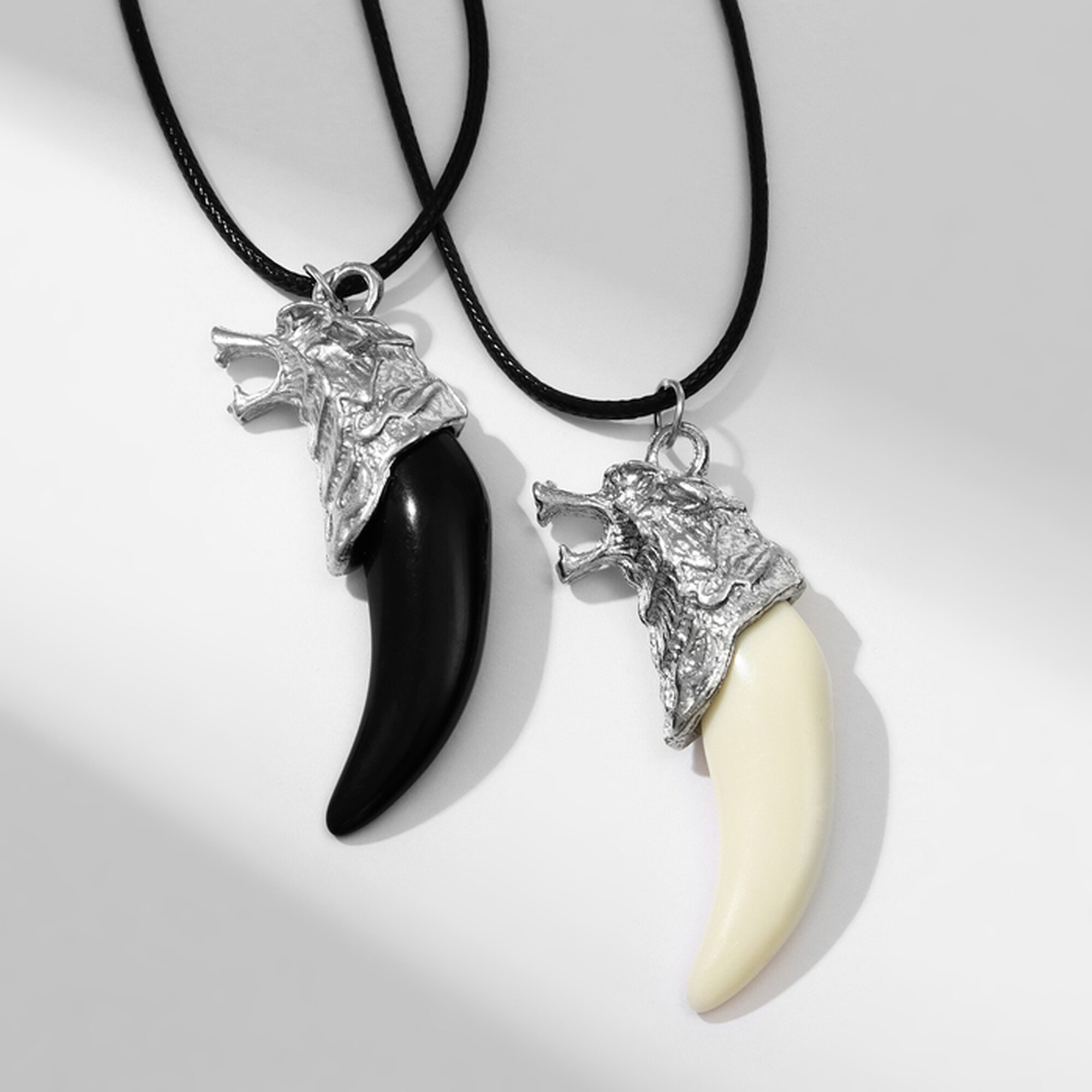 Колье Queen Fair, пластик, металл