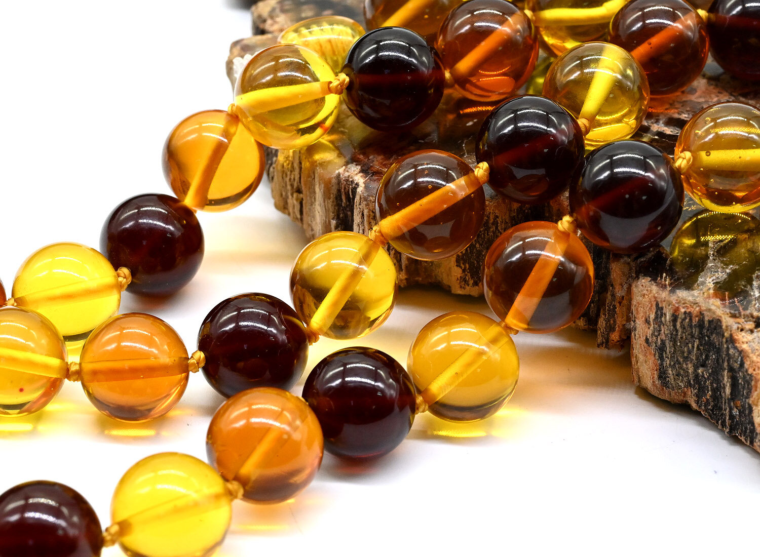 Бусы, янтарь
