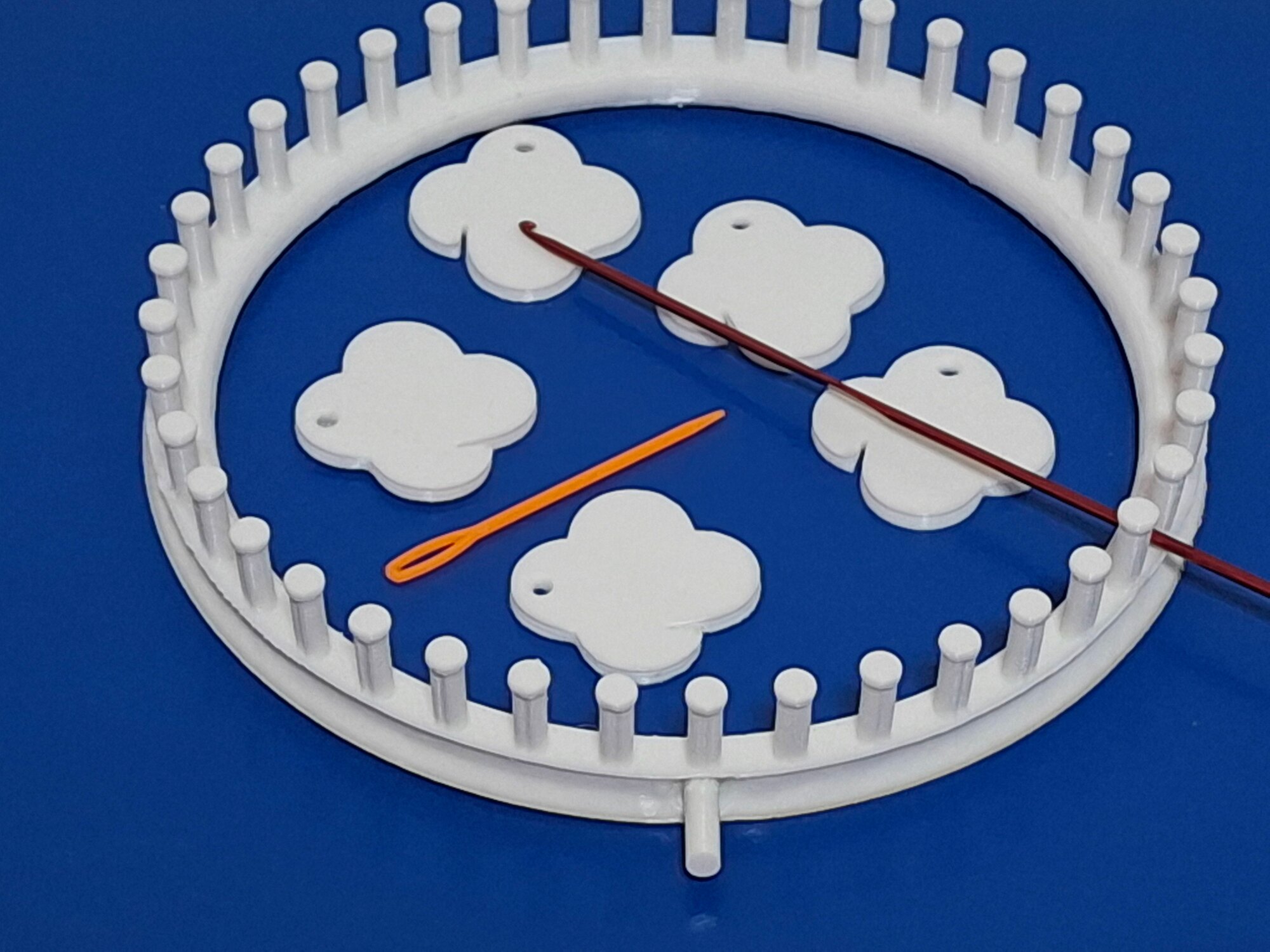 Набор 8 предметов для вязания крючком "Лум", 5 шпулек, катушек для ниток мулине, игла и крючок