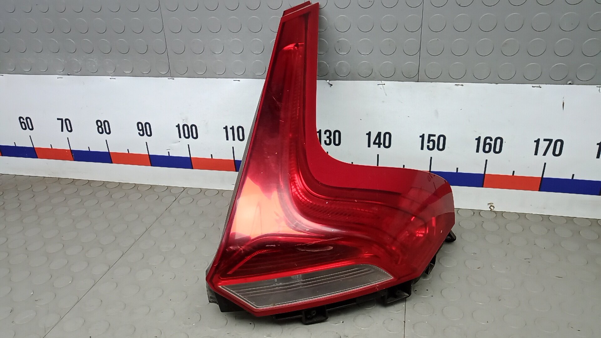 Фонарь задний правый VOLVO V40 3