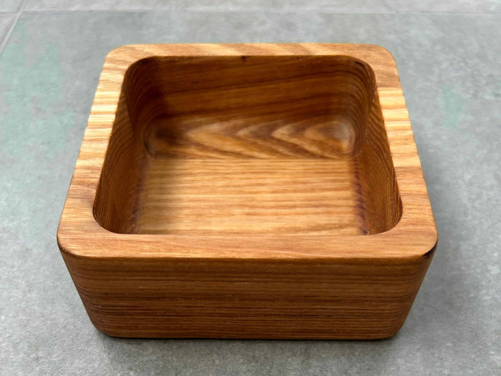 Менажница, тарелка, плошка, блюдо деревянное из дуба 10х10х4 см (100х100х40) для подачи закусок, подставка под горячее.