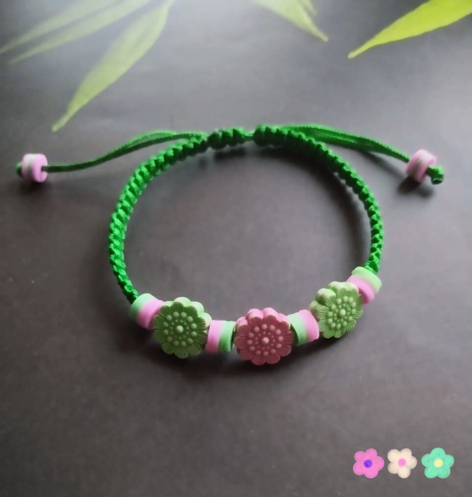 Плетеный браслет, пластик