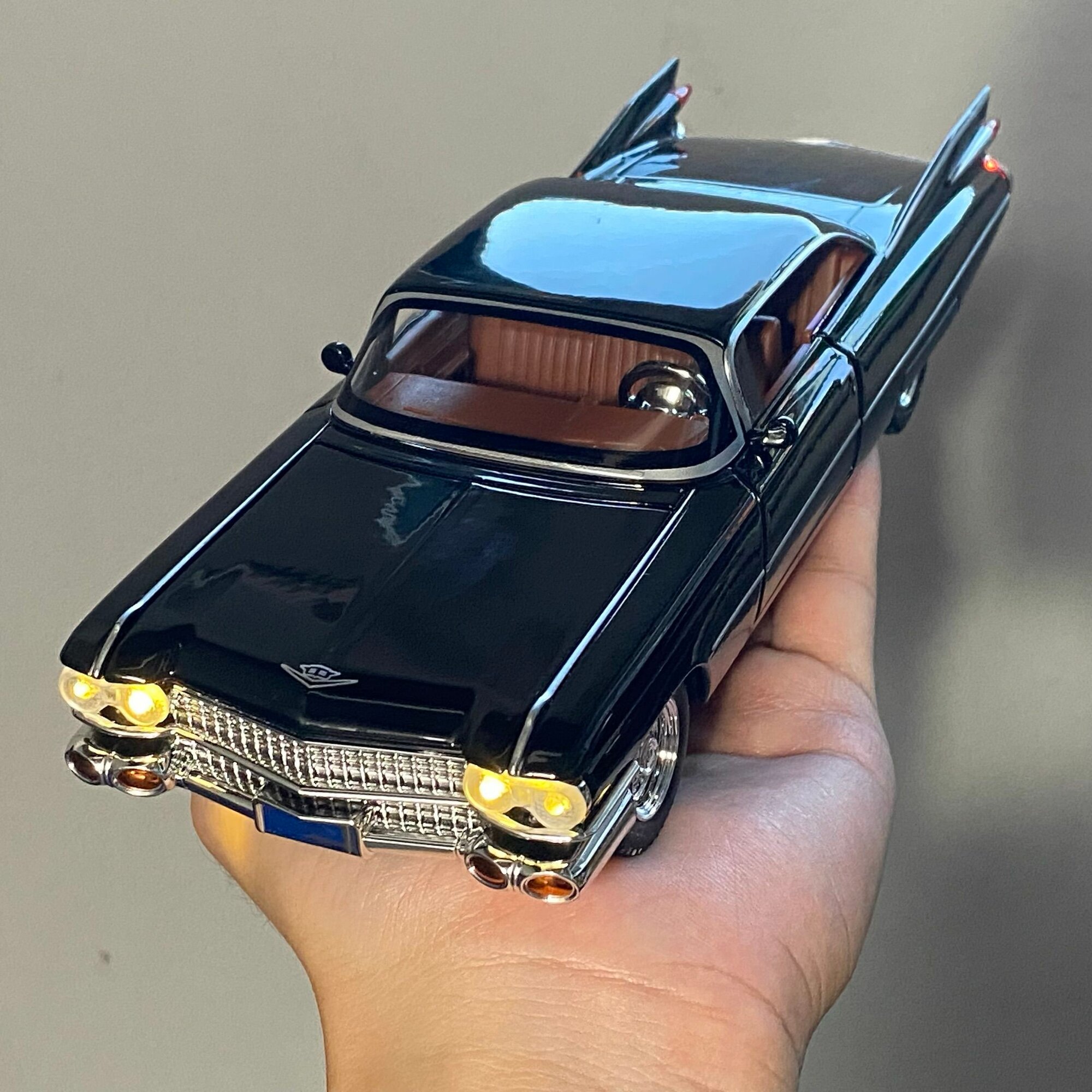 Игрушечная машинка — фото 1