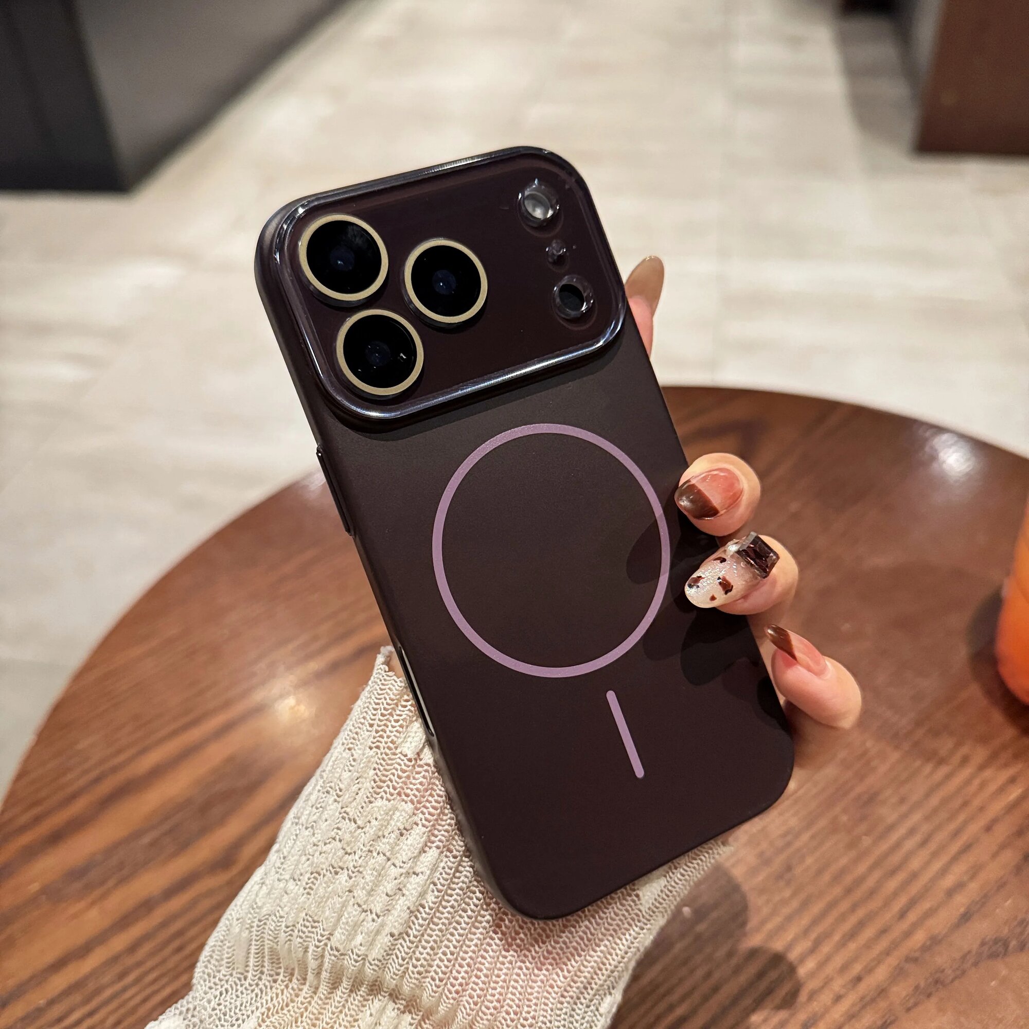 Роскошный Матовый Магнитный Чехол Для iPhone, Совместимый С iPhone 16 Pro, Фиолетовый, Wine Red