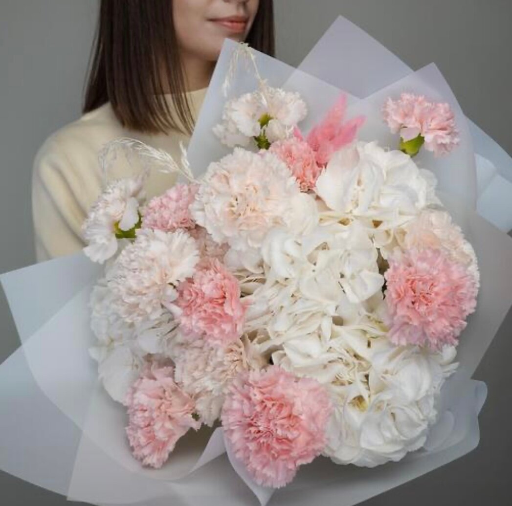 Букет Neve rose, из гортензии и диантусов, сборный