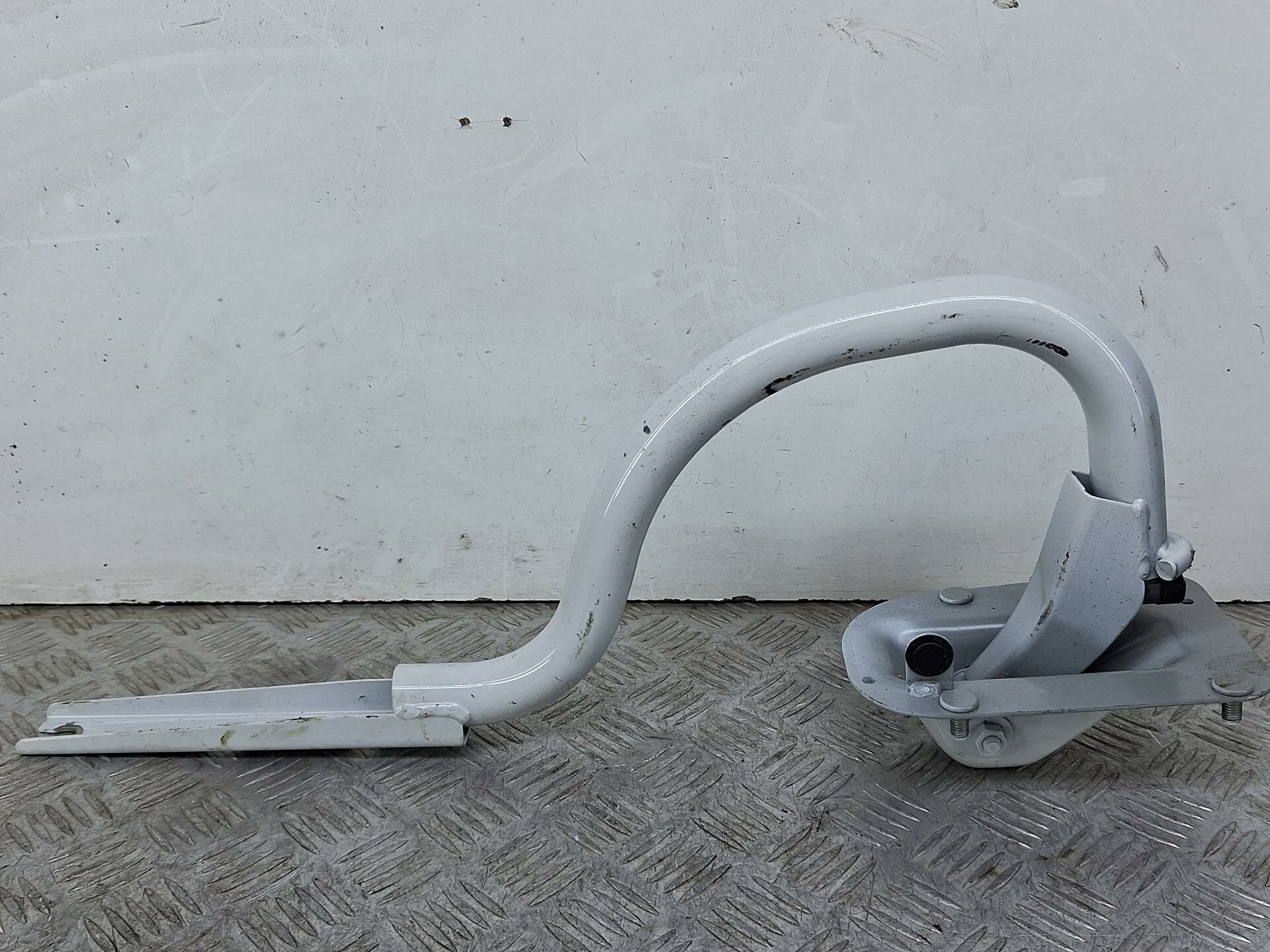 Петля крышки багажника BMW 5 E60/E61 рест. E60 (2007 - 2010)