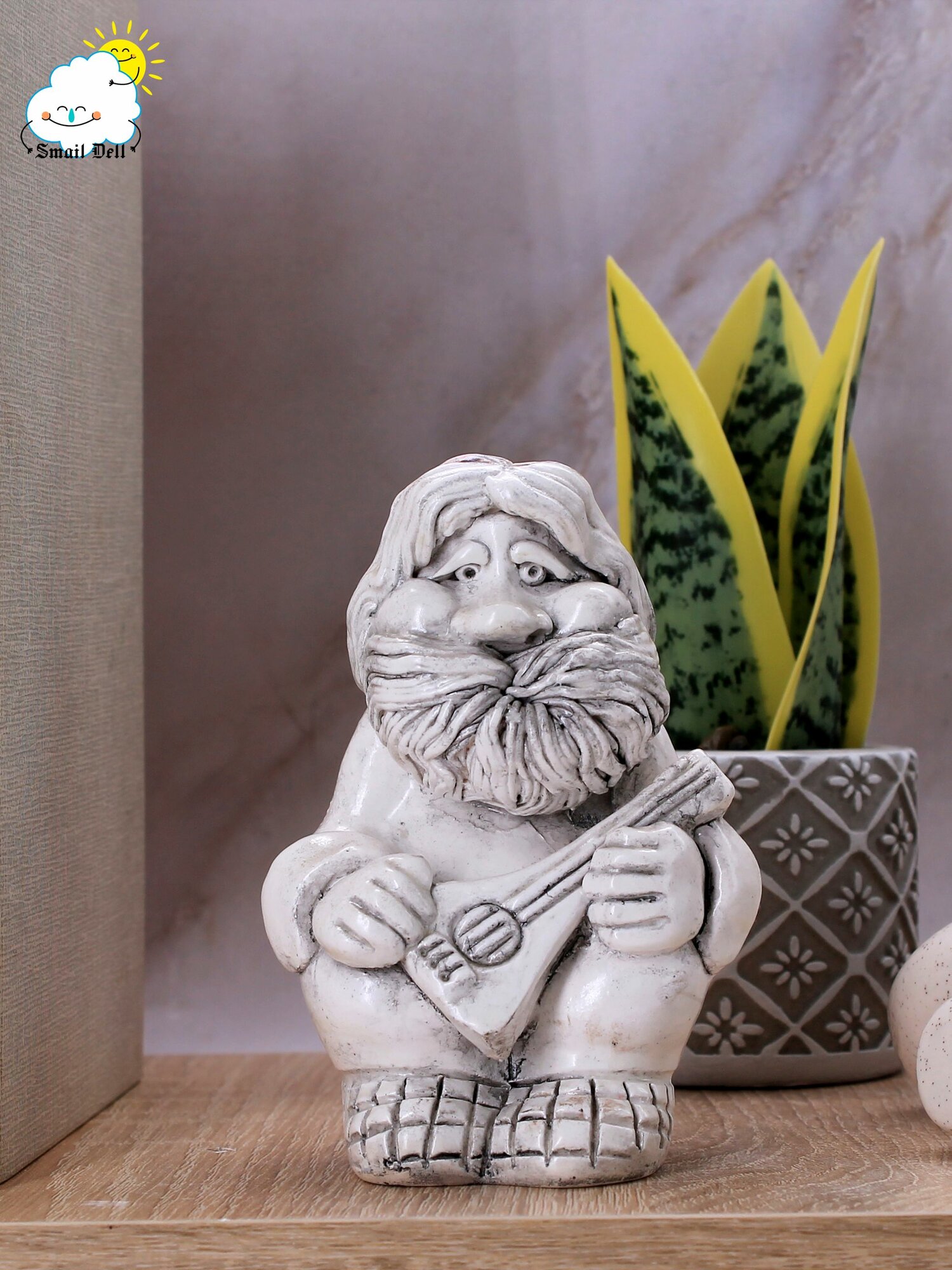 Интерьерная статуэтка "Домовой с балалайкой" 11см, гипс, слоновая кость