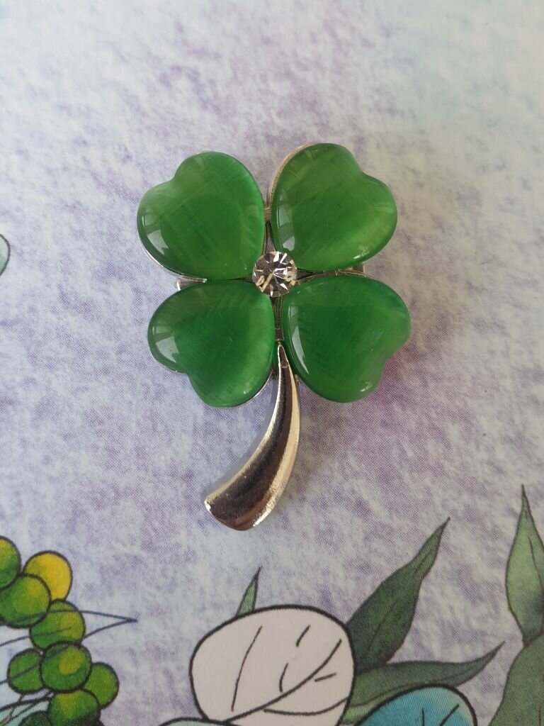 Брошь, стразы