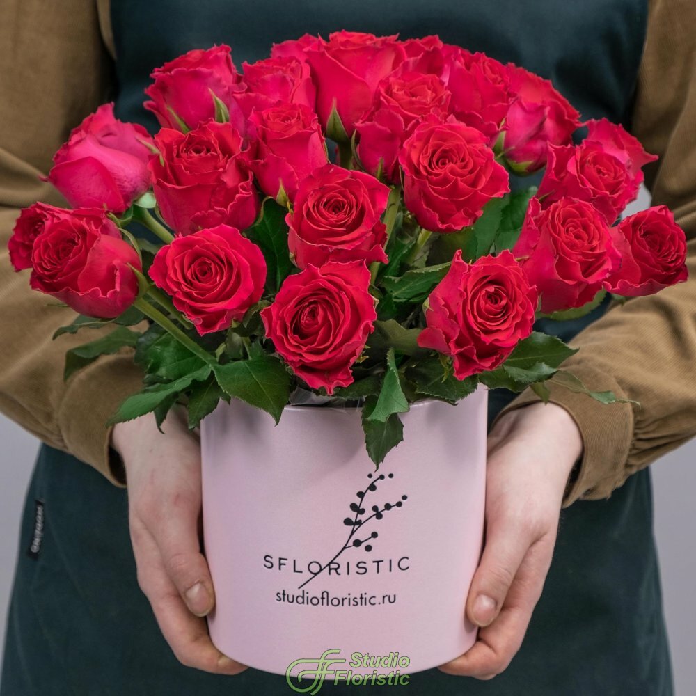 Букет STUDIO FLORISTIC "Малинки", роза Кения, 25 цветков, малиновый