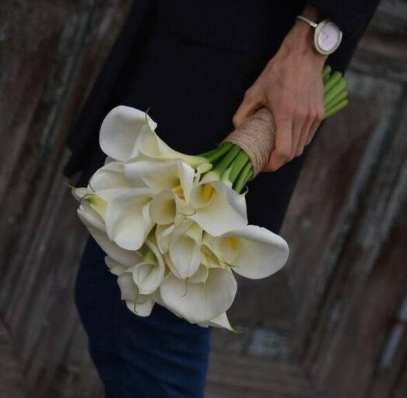 Белые каллы 29 шт. Букет из калл. Живые цветы на свадьбу, день рождения