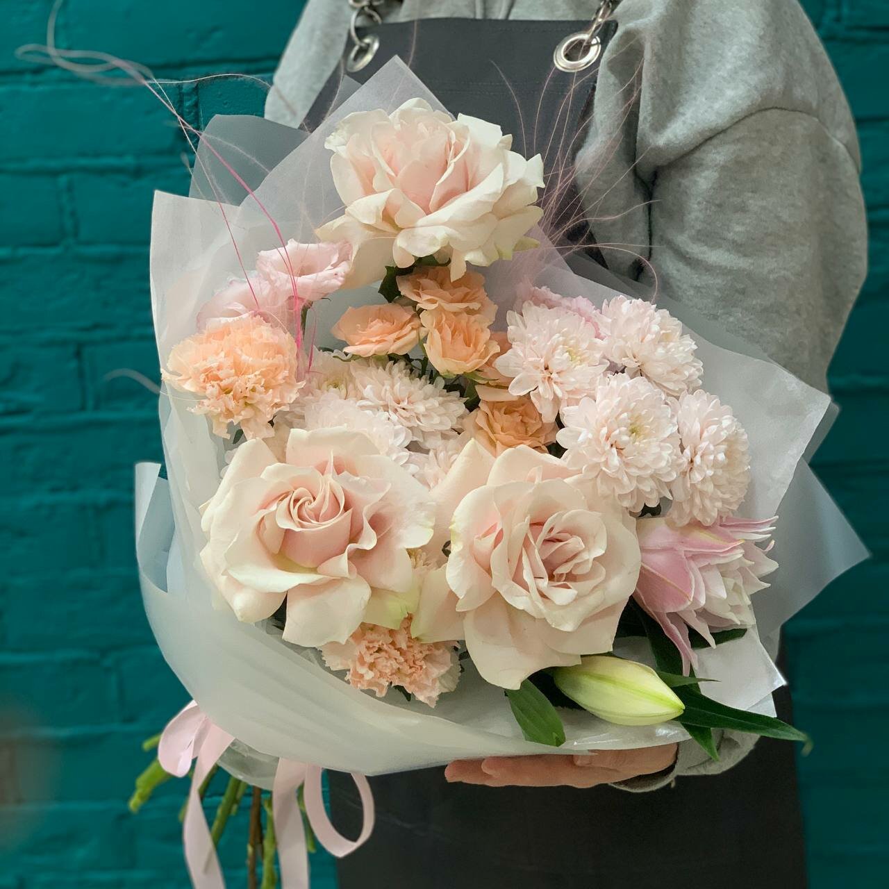 Букет из хризантемы и гвоздики