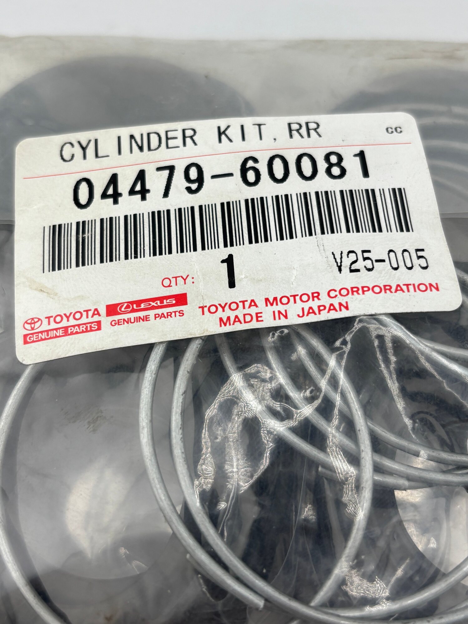 Ремкомплект суппорта TOYOTA 04479-60081, передний мост, для Toyota Land Cruiser. оригинал