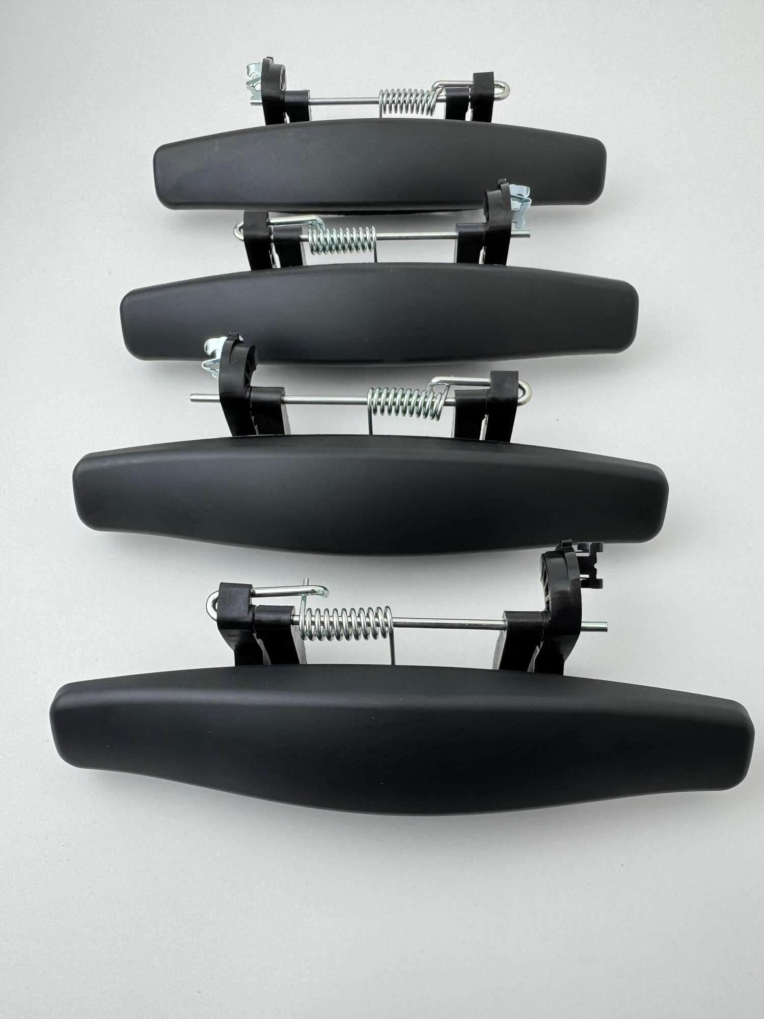 4 штуки. Ручки двери левые и правые наружные. 806074969R и 806063343R. Внешние передние и задние. Полный комплект на все 4 двери. Для Renault Duster 1, Renault Sandero 1.