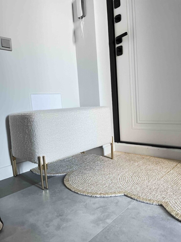 Банкетка "Secret Liaison"(Тайная связь), обивка букле, стальные ножки золото, 70*40*45см