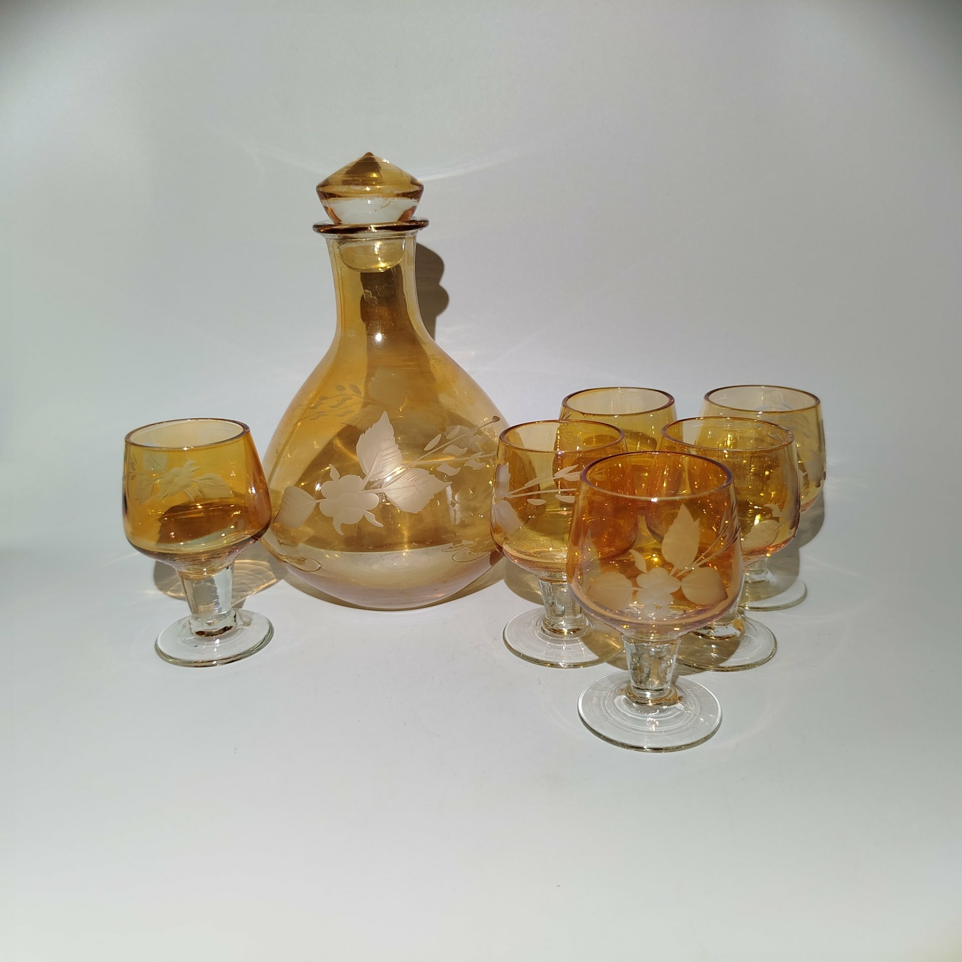 Набор для крепких напитков на 6 персон, украшенных резным растительным декором
