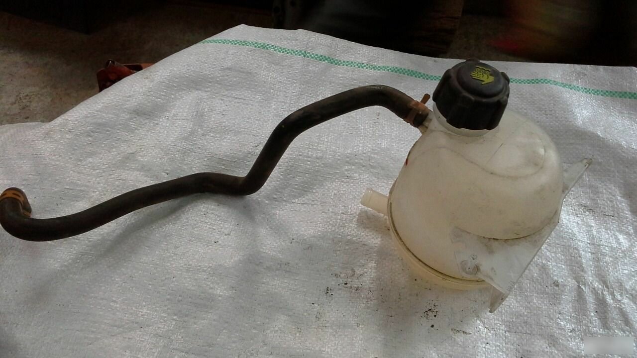 Расширительный бачок Renault Duster Рено Дастер1.6 217107259R