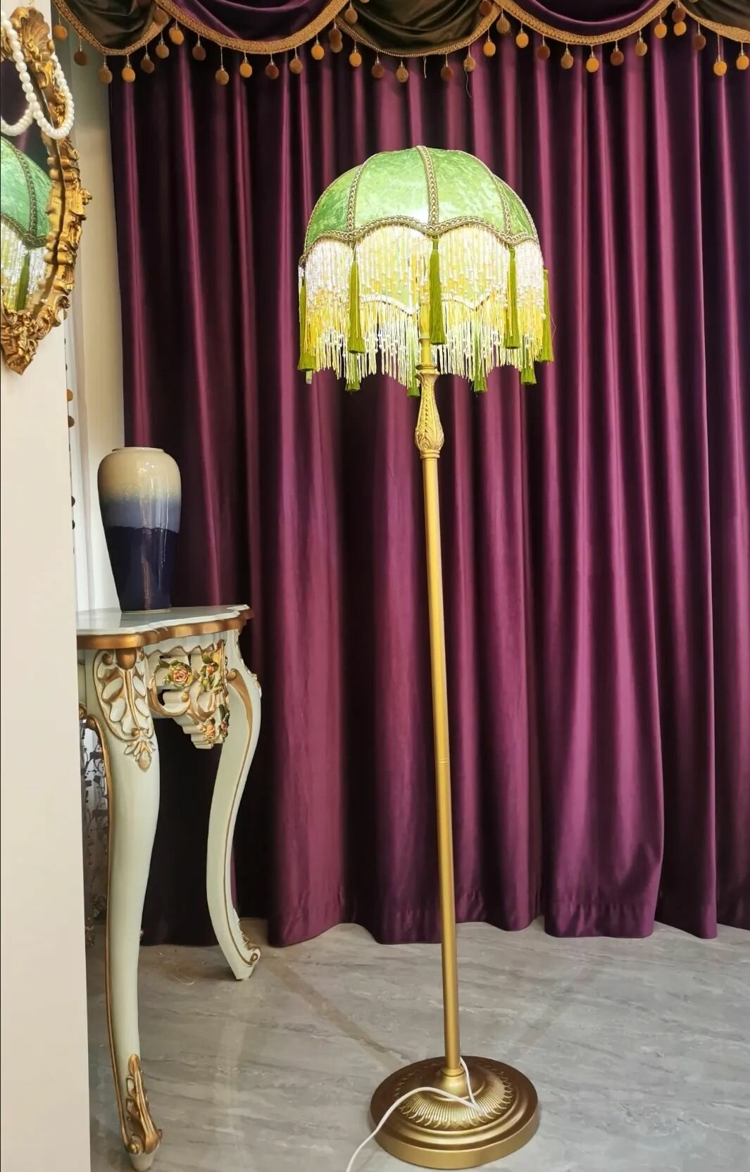 Напольный светильник