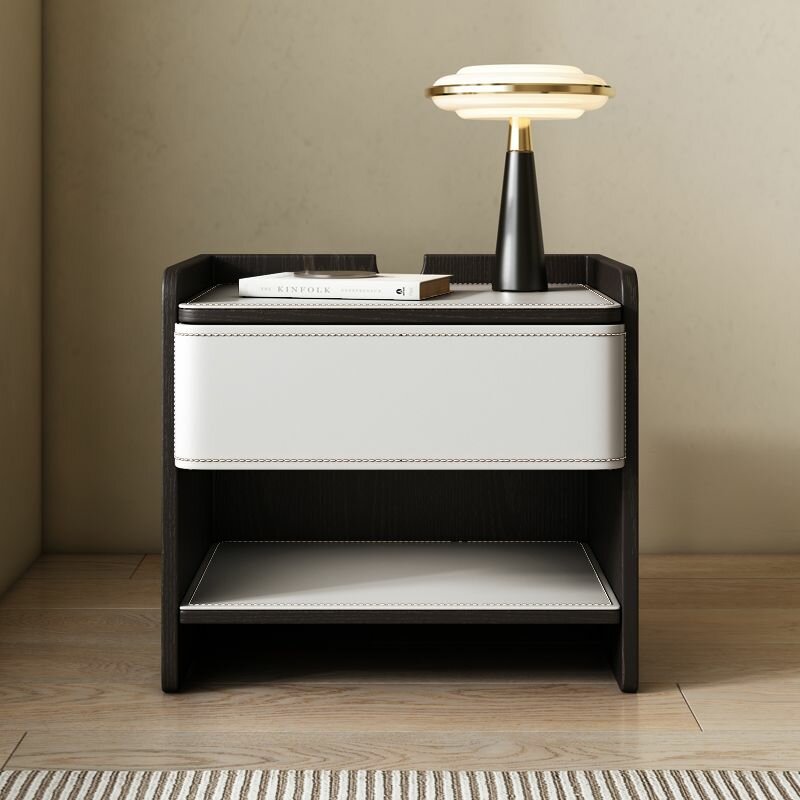 Прикроватный столик из седельной кожи