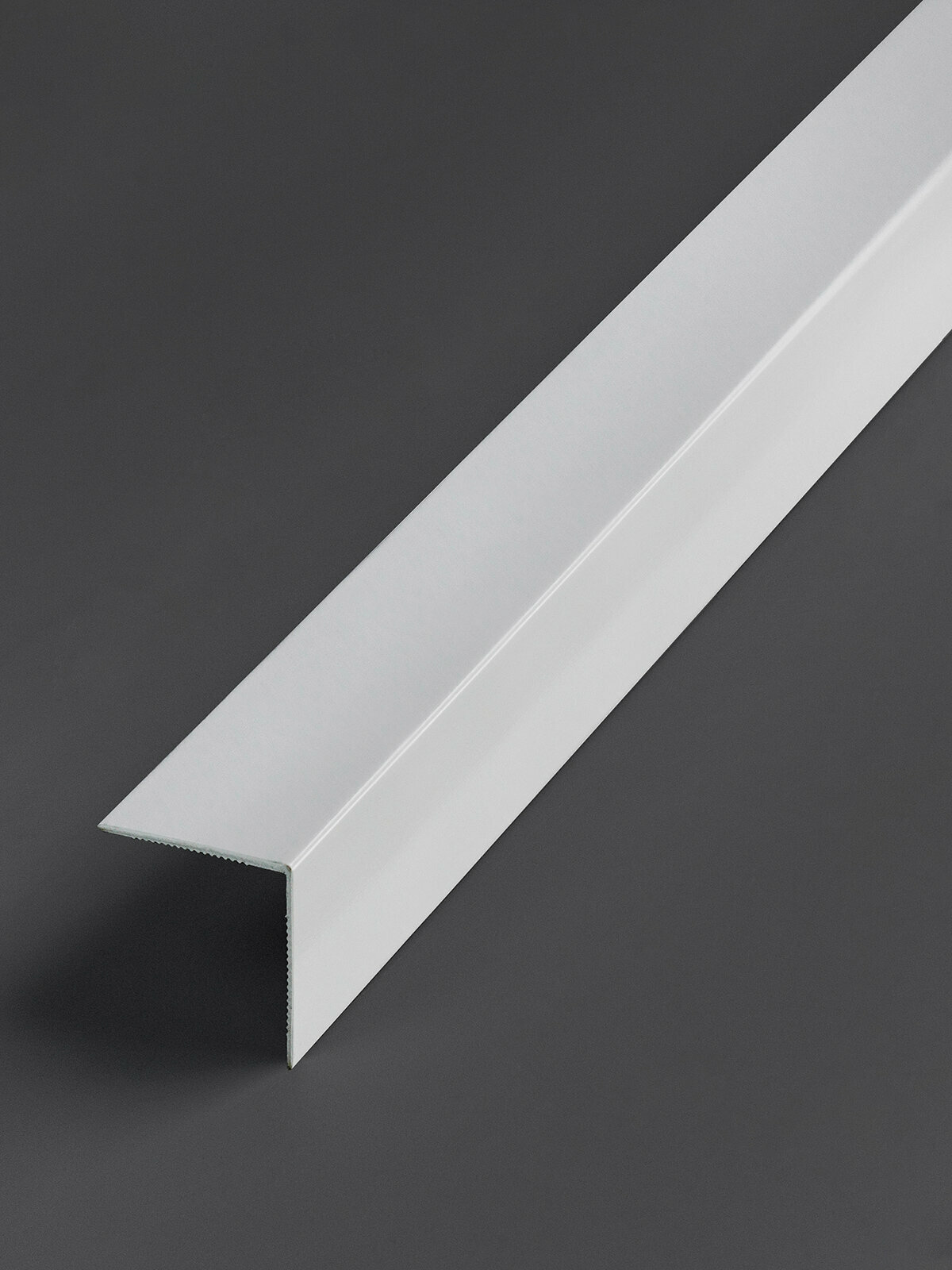 Уголок пластиковый 30х30 мм, длина 2,7 м, угол ПВХ для стен внешний Деконика, белый глянцевый 001-0