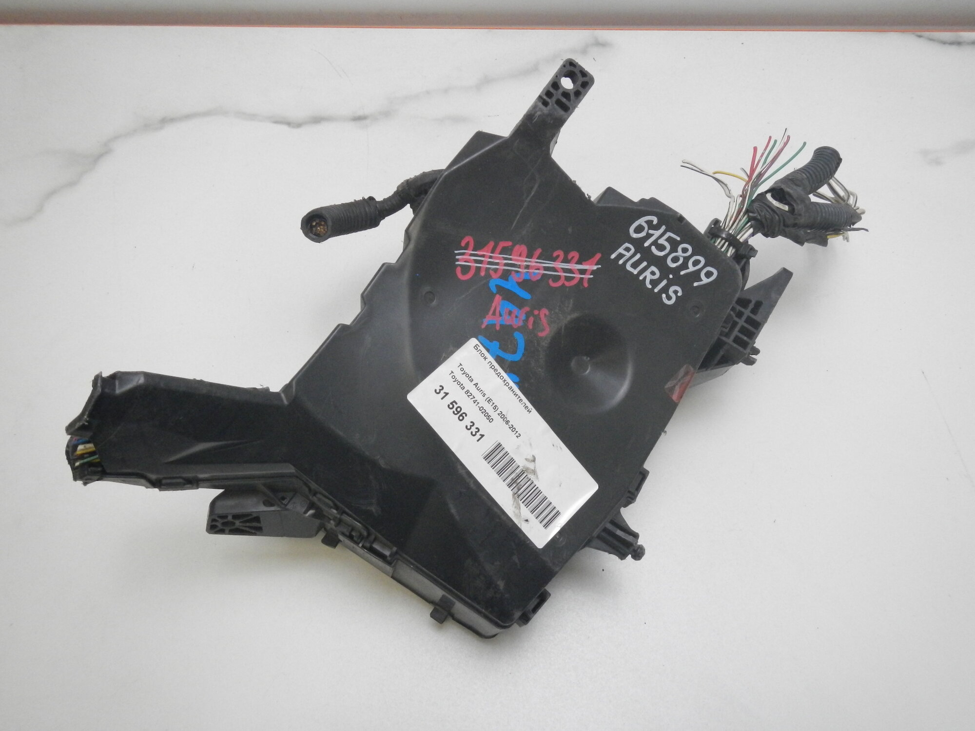 Б/У Блок предохранителей, Toyota (Тойота)-AURIS (06-13) TOYOTA AURIS (06-13) Трещины на 2 креплениях корпуса, задиры. 61...