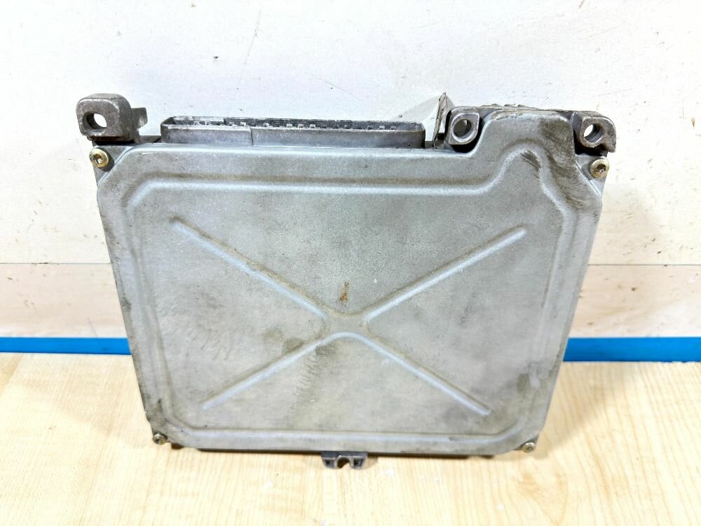 Блок управления двигателем Renault Laguna 7700873714