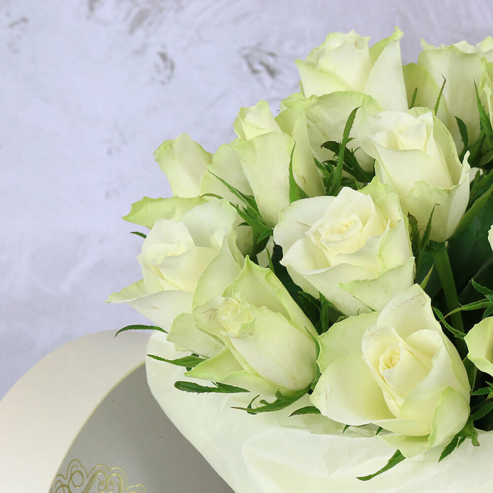 Букет Букет Маркет, 25 роз, в шляпной коробке, монобукет, букет в шляпной коробке