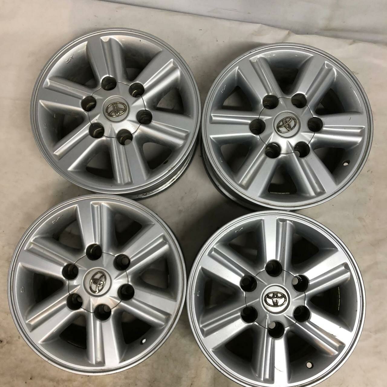 Колесные диски Toyota 15x7 PCD 6x139.7 D106.1 ET30 (оригинал)