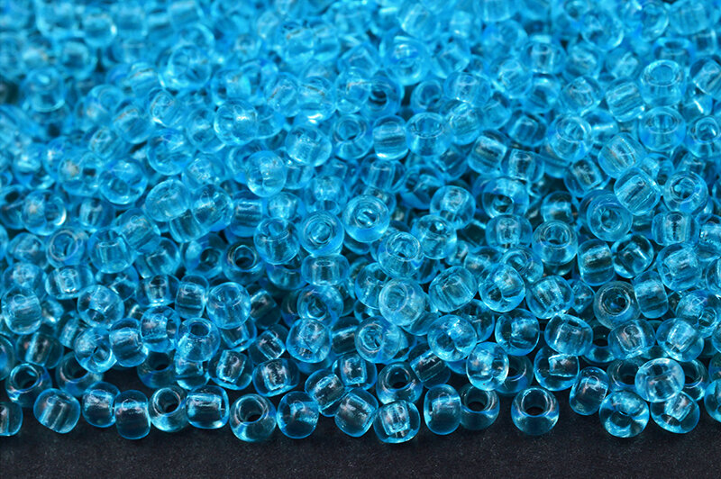 Бисер чешский PRECIOSA круглый 10/0 01234 голубой прозрачный, 1 сорт, 50г