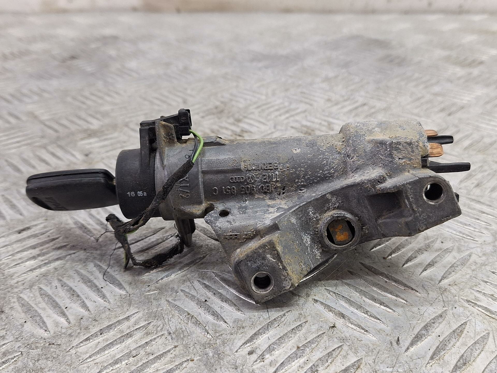 Замок зажигания Audi A4 B5 (1994 - 1999) 4B0905851C