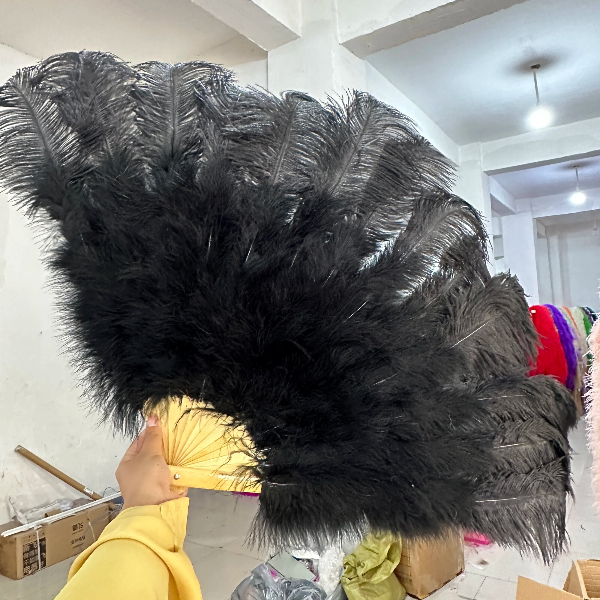 Розовый индивидуальный веер из страусиных перьев 13 костей Черный, black, 100cm Left 1pcs